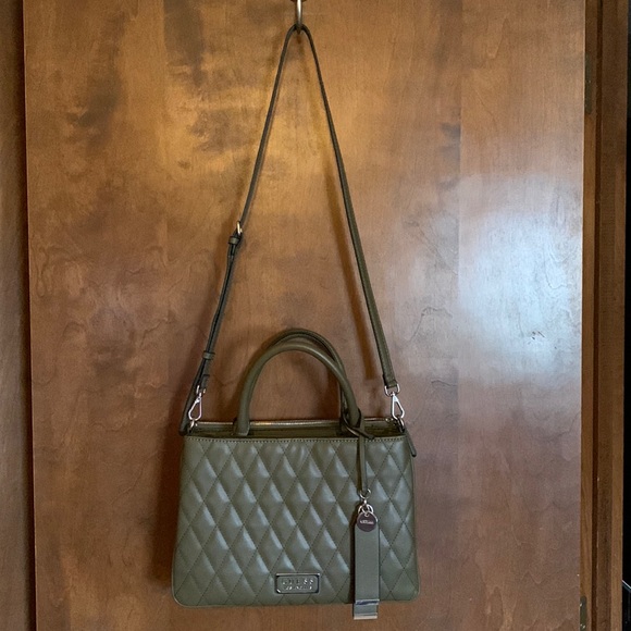 Guess | Bags | Like New Guess Quilted Olive Green Detachable Crossbody ...